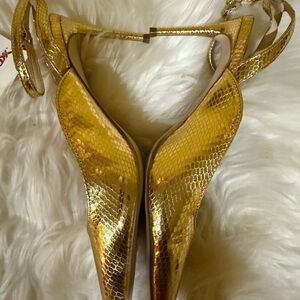 Jessica Simpson | Shoes | Jessica Simpson Gold Heels With Textured ...
